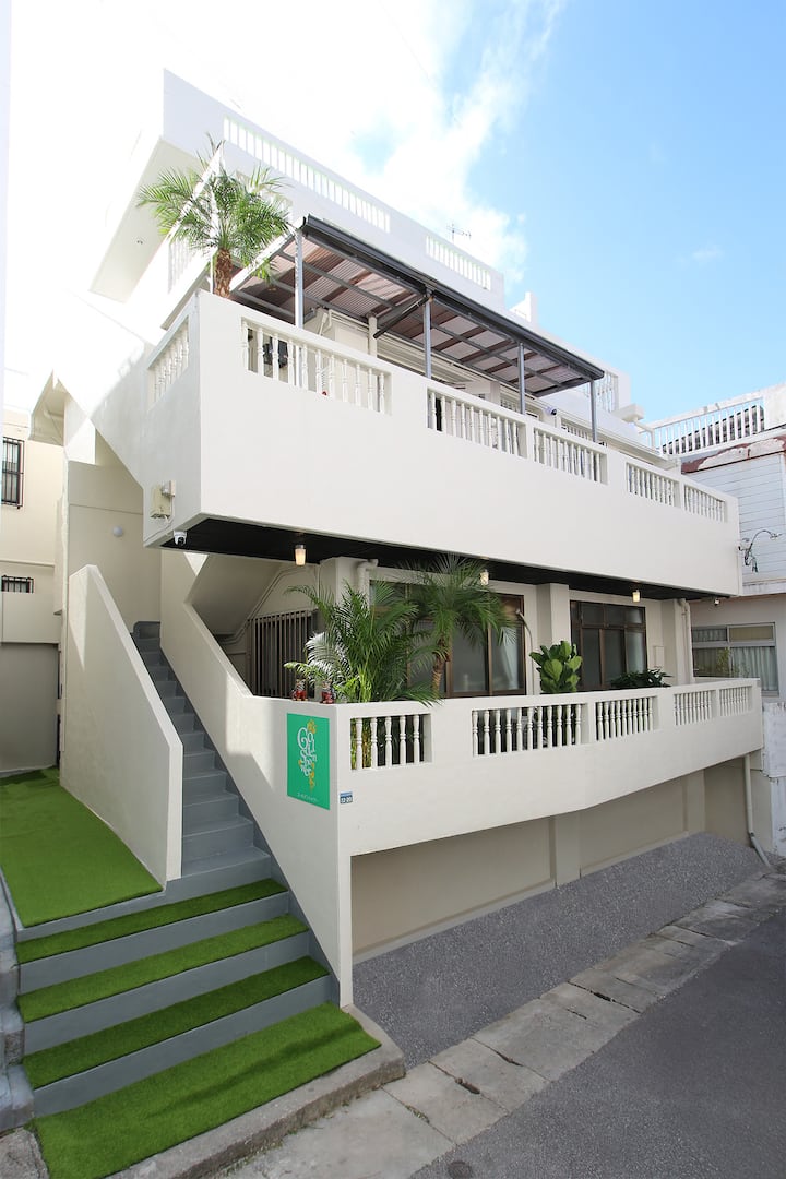 国際通り徒歩3分/最大10名/
ビーチ、空港、駅近くて便利/2F - Naha