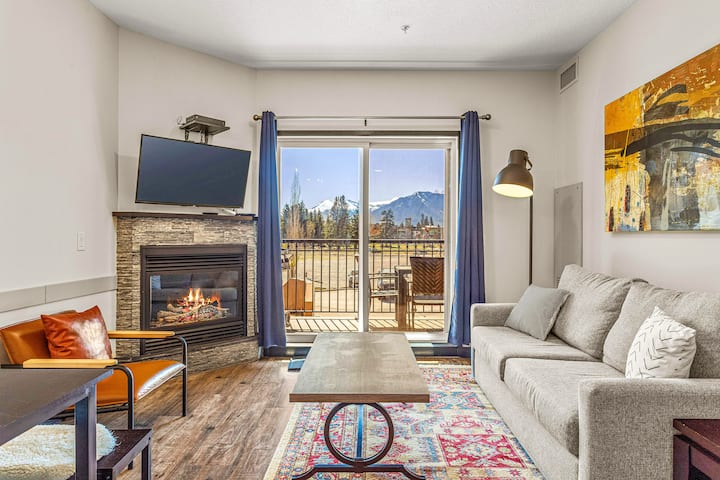 2br Serene Getaway W/ Private Patio | Hot Tub+pool - Canmore