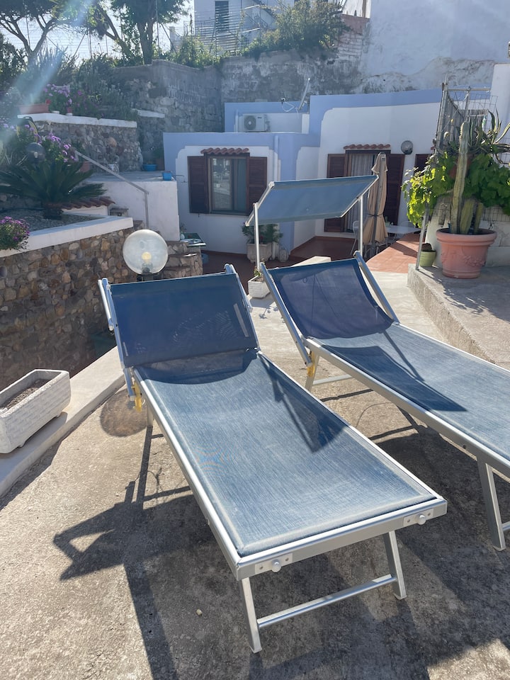 La Vite, Zona Porto, Centrale. - Ponza