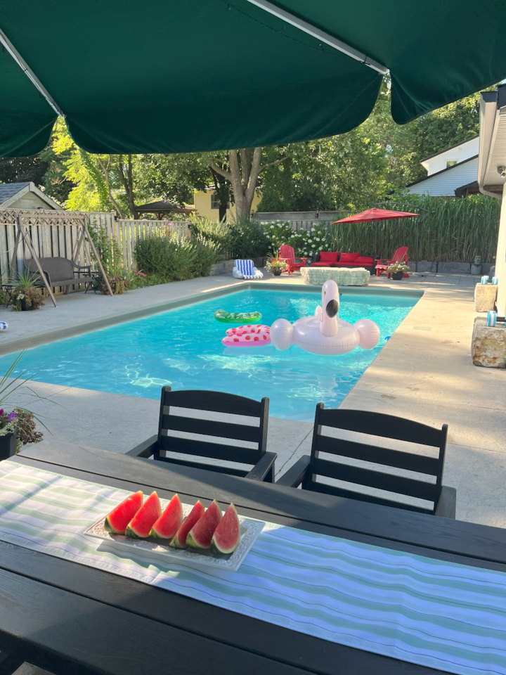 Renovated Lower-level Unit With Pool - London