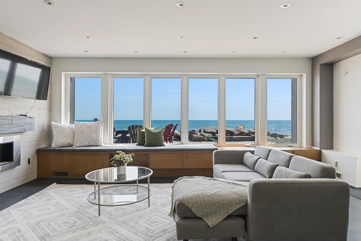 Lake Front Escape - Hot Tub! - Bowmanville
