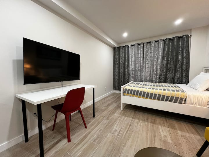 Comfort Studio In Mtl | Wifi, A/c, Laundry, Tv - Montreal