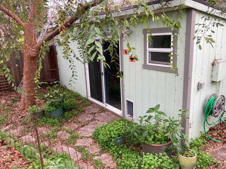 Tiny Garden Guest House - El Cerrito, CA