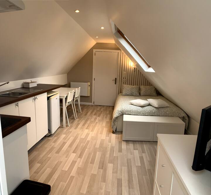 Sous Un Toit Perché, Petit Studio Cocooning. - Wavre