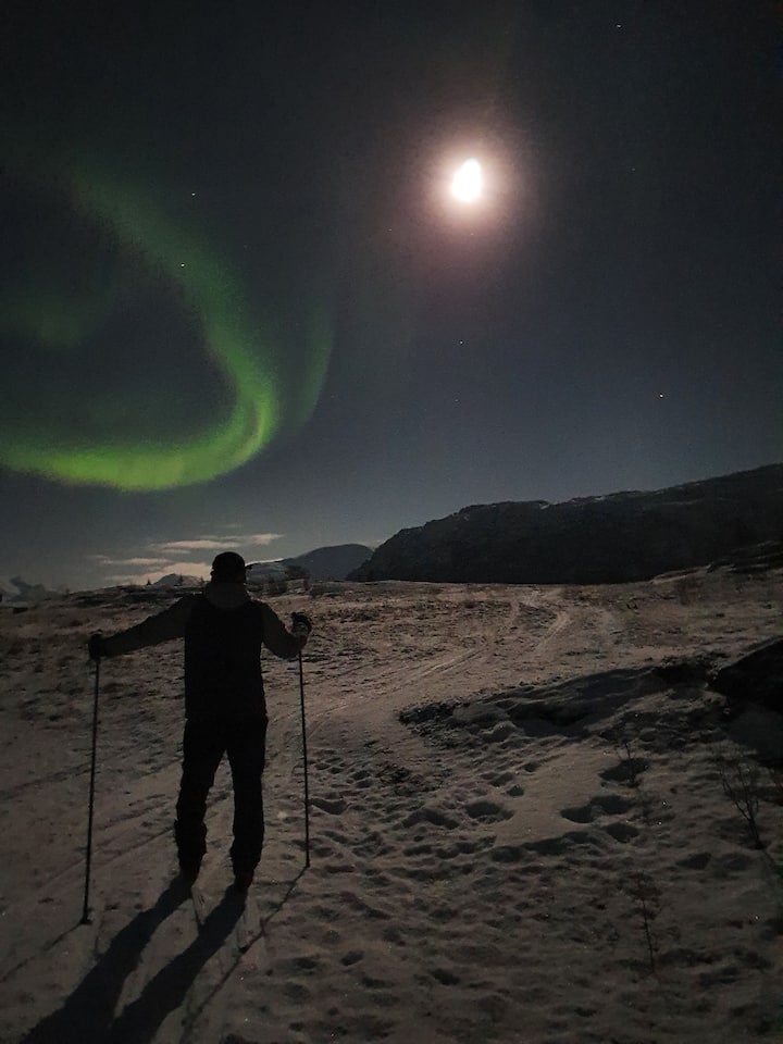 Romslig Enebolig I Boligfelt, Sentrumsnært. - Storslett