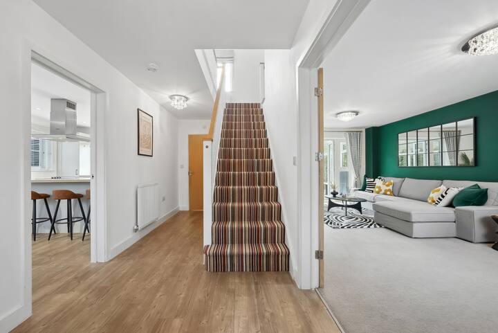 Pool Table • Superfast Wi-fi • Long-stay Discount - Stroud, UK