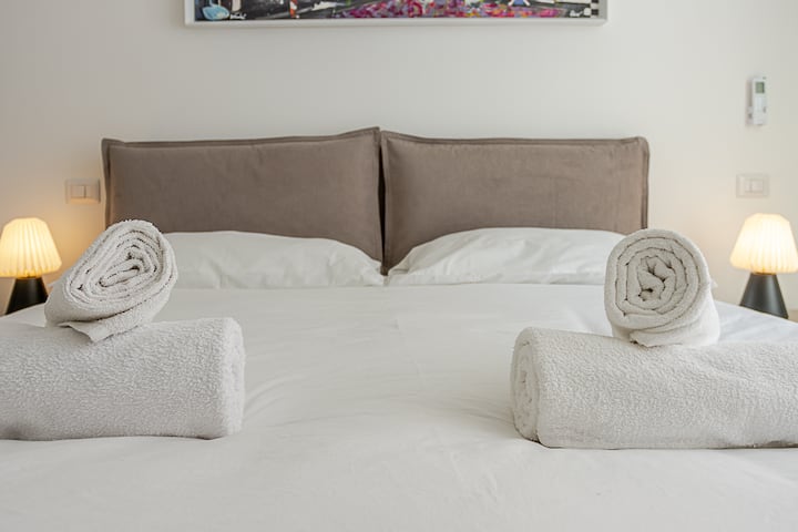 Art-filled Apartment In 10 Min Duomo - Milan