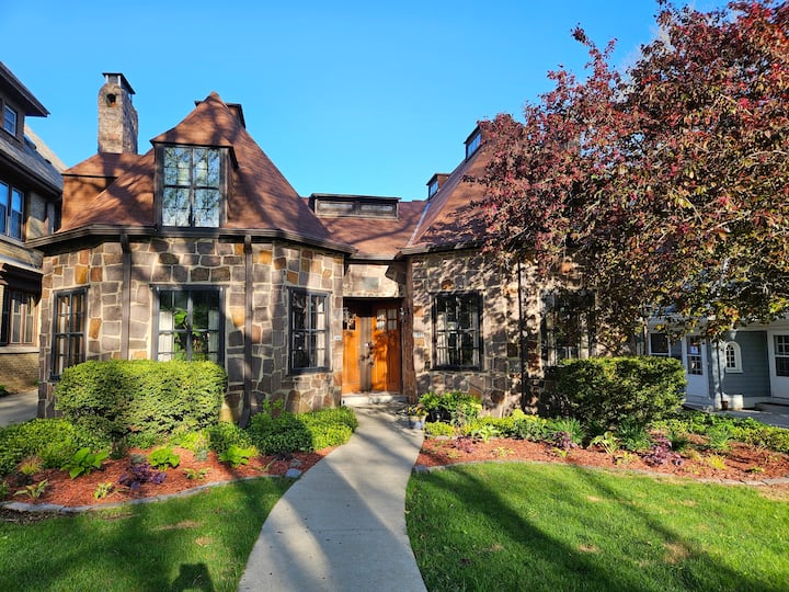 Tranquil Storybook Cottage Near Uwm - Milwaukee