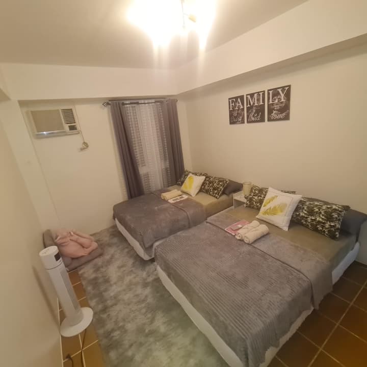 Staycation & City Escape W/ Pool + Fast Wi-fi - Pasig