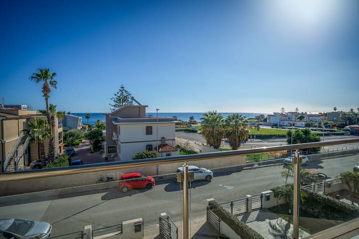A 50m Dal Mare Terrazza Vista Mare Relax & Comfort - Avola