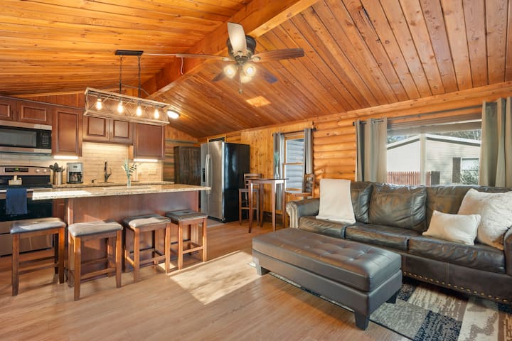Hot Tub! Cozy Cabin In Town Near Food, Golf, Lake. - Breezy Point, MN