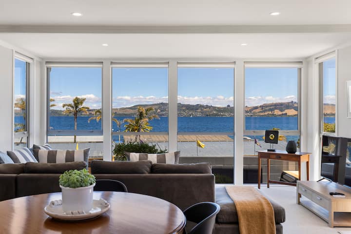Lake View Magic With Private Geothermal Pool - Taupo