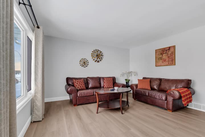 Cozy And Quiet Private Home Near Downtown - Calgary