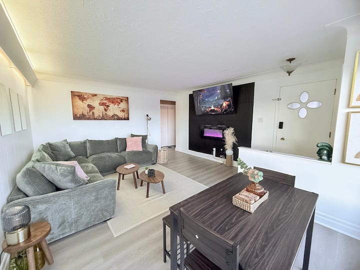 Charming Getaway | Hot Tub | Chill Vibes - Niagara Falls