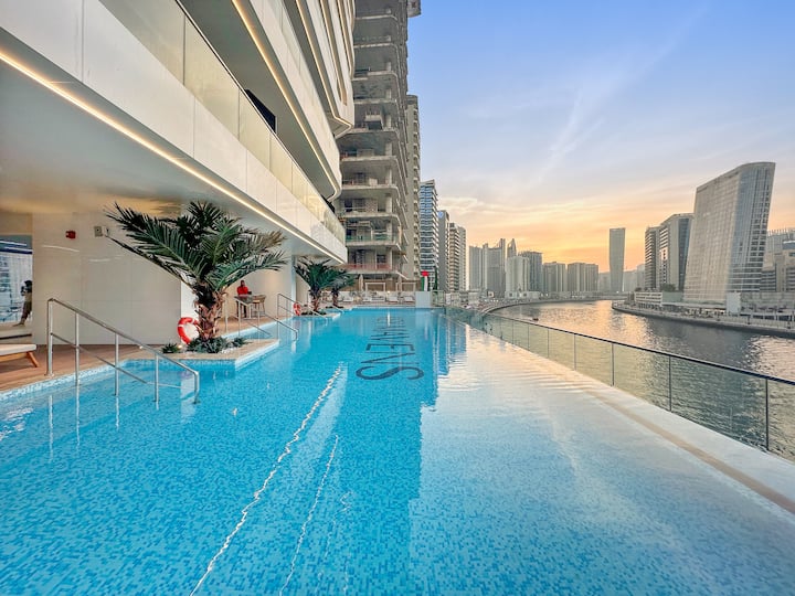 Business Bay 1br | Canal Views & Near Burj Khalifa - Dubai
