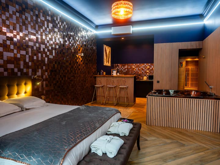 Love Room ~ Le Voluptueux ~ Sauna ~Jacuzzi - Angers