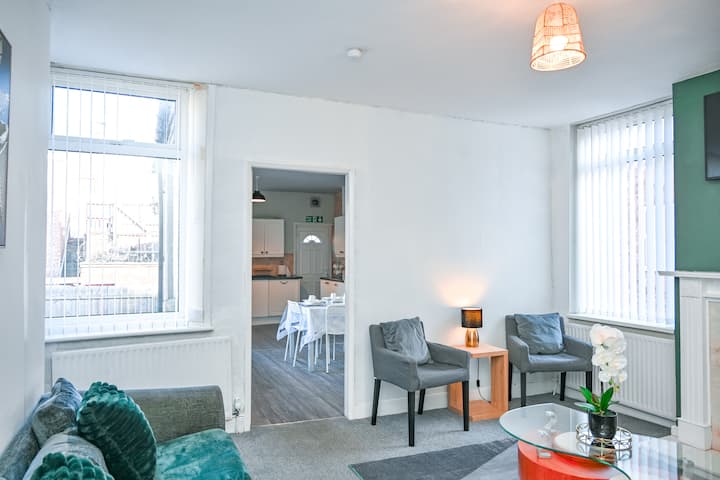 English, French. - Tynemouth