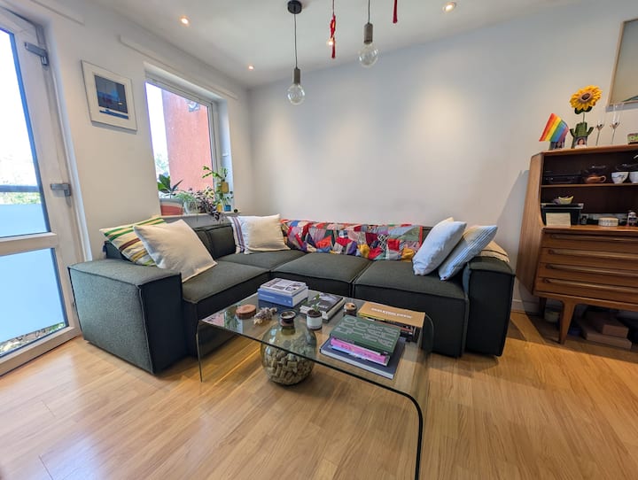 Charming 2-bedroom Flat, Dalston, Hackney - Deptford - London