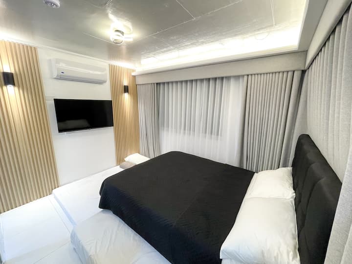 La Faye Benita's Suites Top Deck W/ Pool Near Naia - Bacoor