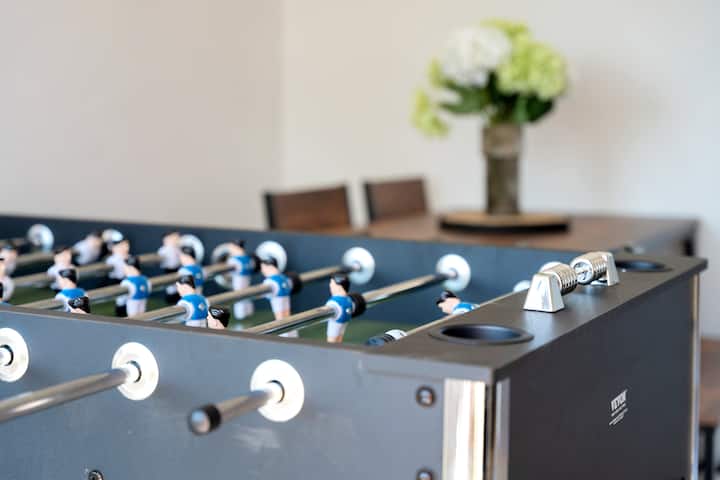 2 Br Flat + Foosball, Free Parking Near Essex Uni - Colchester