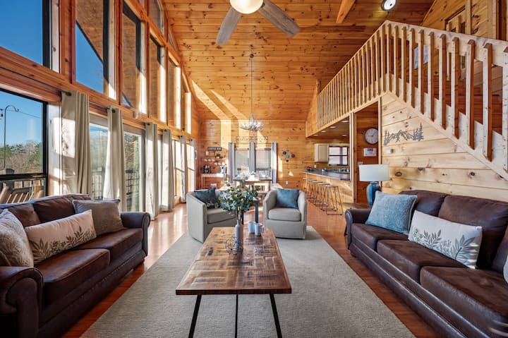 Sevierville Cabin W/ Hot Tub & Mtn Views - Gatlinburg