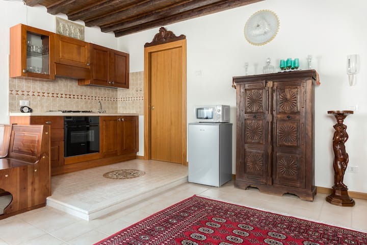 Steps Away From St. Mark's Square - Serviced 1br - Venise