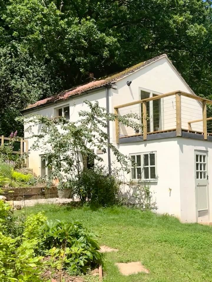 New - Spring Cottage - Gorgeous Bothy In The Woods - Bickleigh Castle