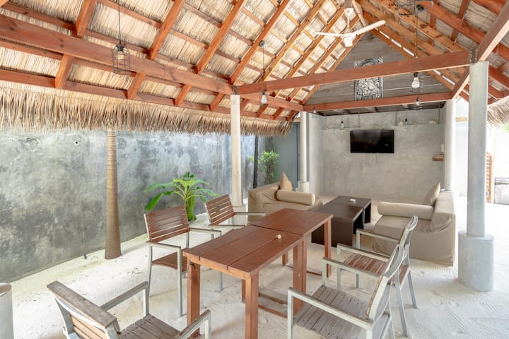 5-bedroom Villa / Incredible Snorkeling & Sunsets - Maldives
