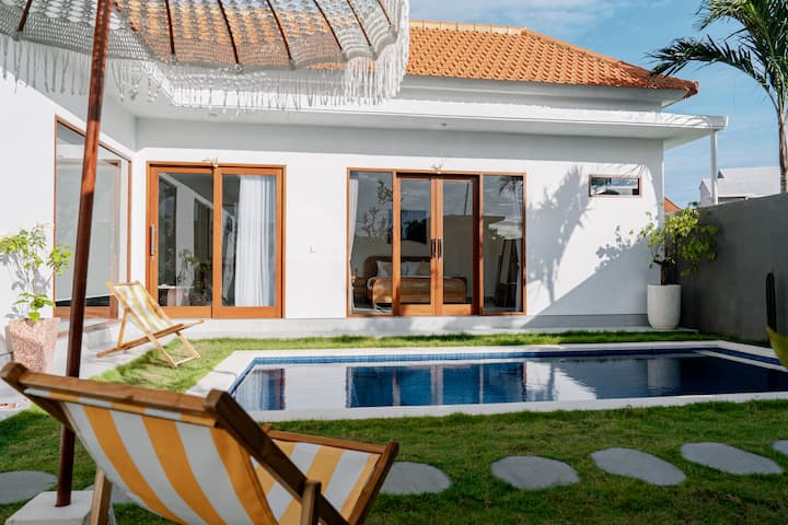 Boutique Villa Big Pool & Indoor Living Room - Canggu