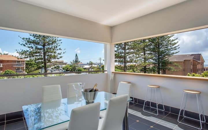 Beach Side Apartment - Coolangatta