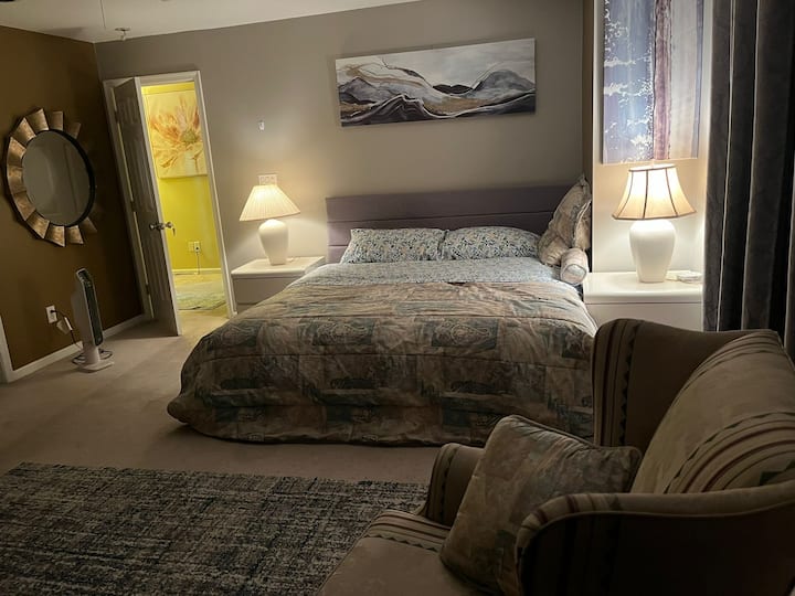 Stylish Bedroom In Tidy Home - Washingtonville, NY