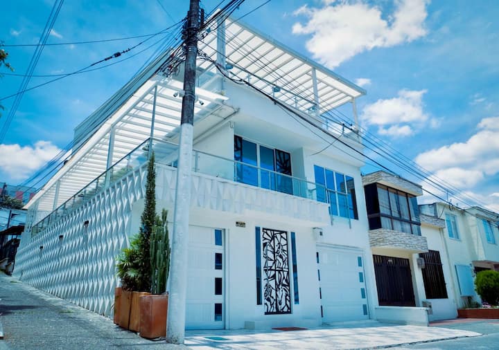 Amplia Casa Familiar En Pereira, Con Jacuzzi Y Gym - Pereira