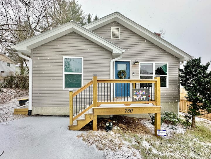 Centrally Located Private Oasis With Library - Asheville, NC