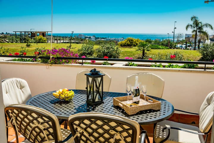 Spacious 4-bed Home With Jacuzzi & Bbq - Marbella