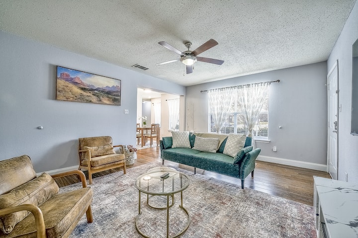 Centrally Located Dfw Retreat - Irving