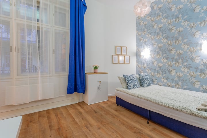 Stylish Urban Retreat Close To Iconic Landmarks - Budapest