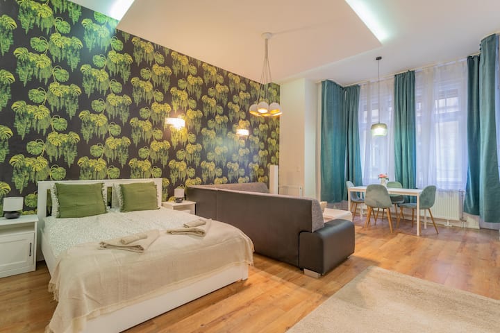 Elegant Comfort Just Steps From Budapest's Beauty - Budapest