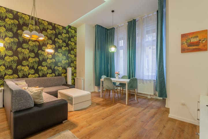 Elegant Comfort Just Steps From Budapest's Beauty - Budapest