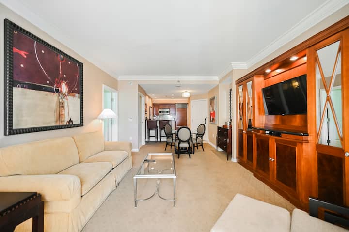 F2q3 1bd/2ba | Strip View | Balcony | Pool - Las Vegas