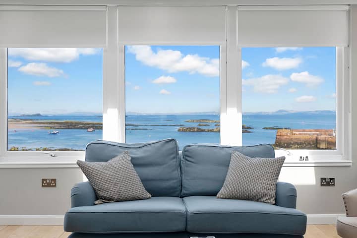 Exquisite Beachfront Sanctuary With Bay Vista - North Berwick