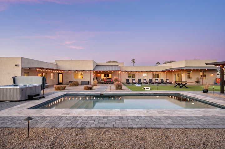 Resort-style Escape: Pool, Courts, And Endless Fun - Phoenix, AZ