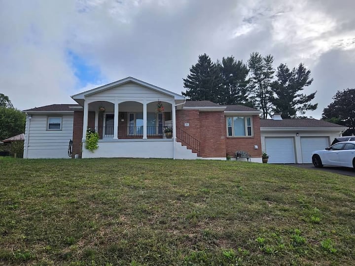 Wonderful On Waverly Drive - Altoona