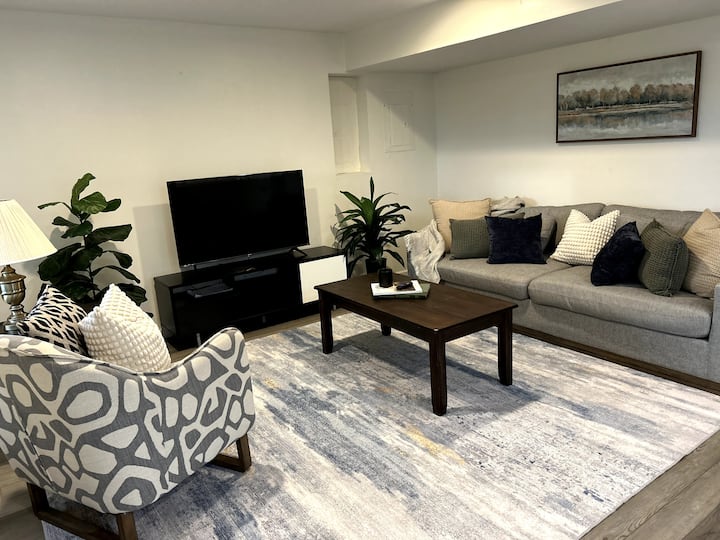 The Gathering Grove 2 Bdrm Basement Apt Sleeps 4 - Kansas City, MO