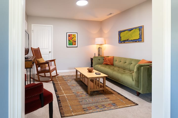 Riverfront Retreat — Durham's Best-kept Secret! - Durham, NC