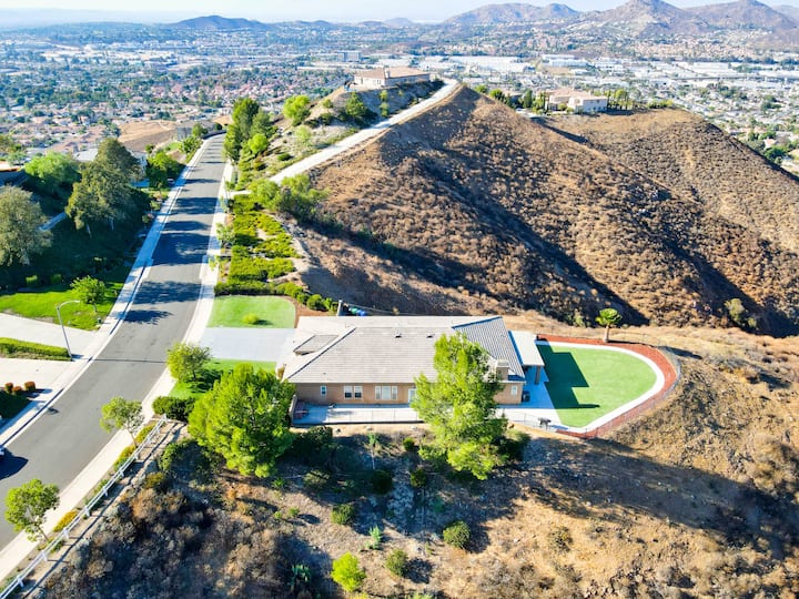 Luxury Living With Scenic Views - Corona, CA