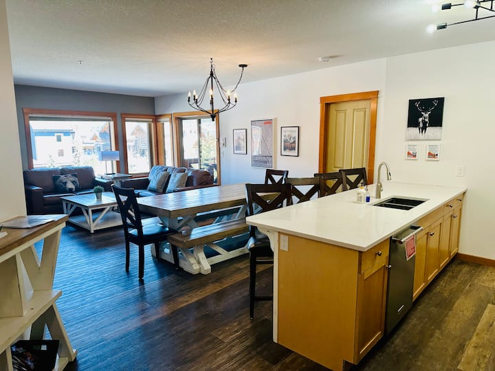 Stunning Mtn Retreat, 3bd/2ba, Downtown - Canmore