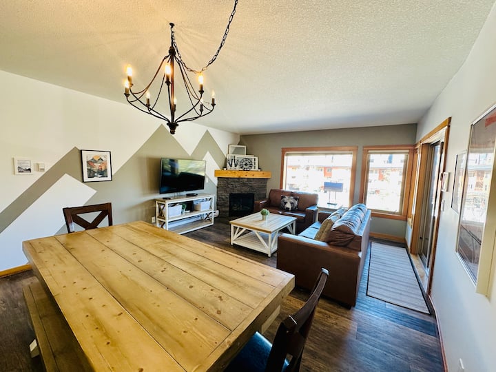 Stunning Mtn Retreat, 3bd/2ba, Downtown - Canmore