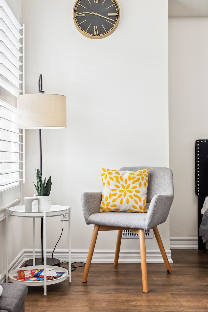Nature Nook: Cozy Modern 4b/3.5b House Inc. Bsmt! - Newcastle