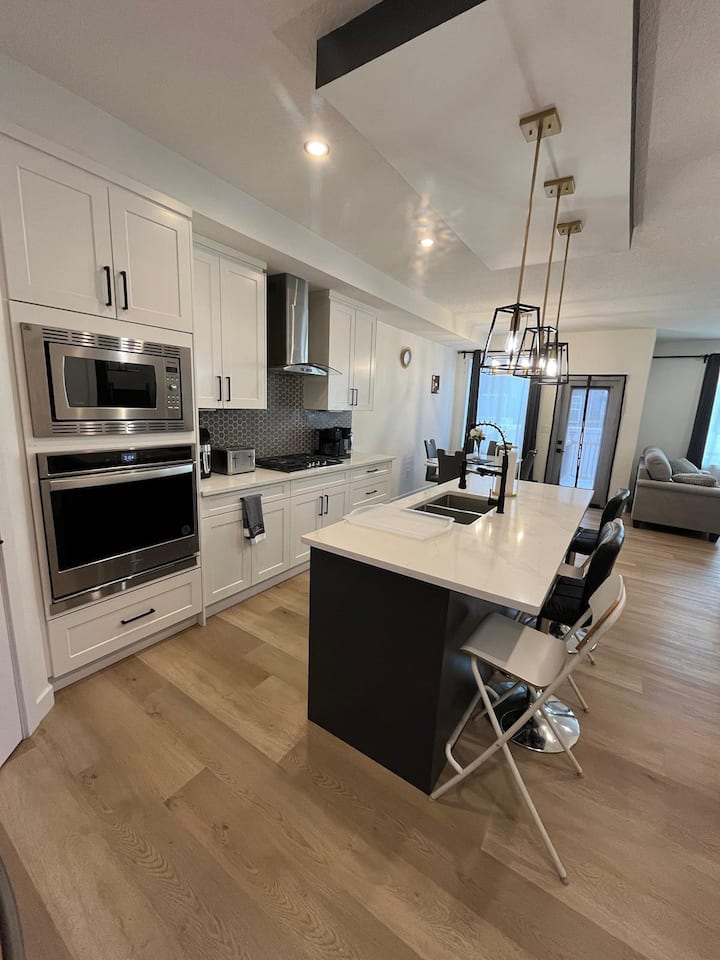 Exquisite 2 Bedroom Suite  |11mins To Yeg Airport - Leduc
