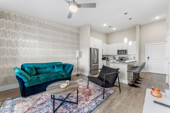 Cozy King Bed, Resort Amenities & Pet-friendly - Orlando